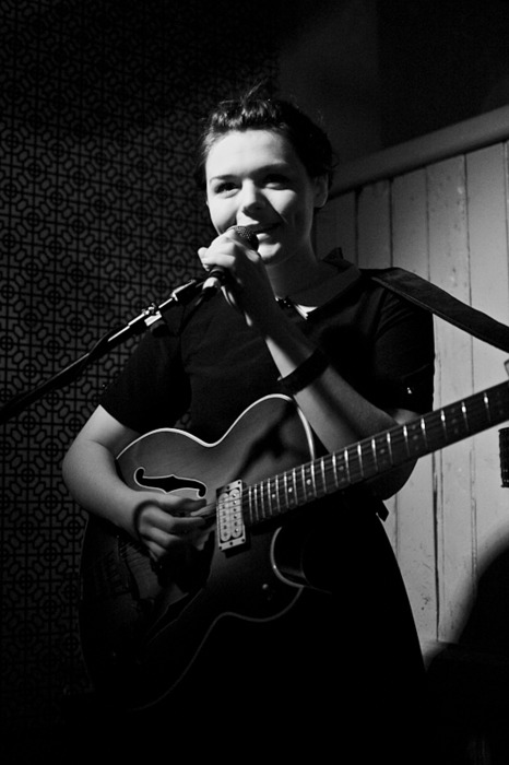 [Indie] Alice Jemima – Far From Here | The Music Ninja