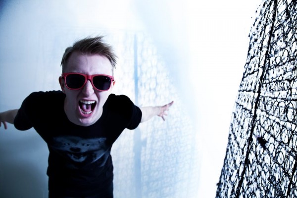 Vaski – Insane ft. Ava | The Music Ninja